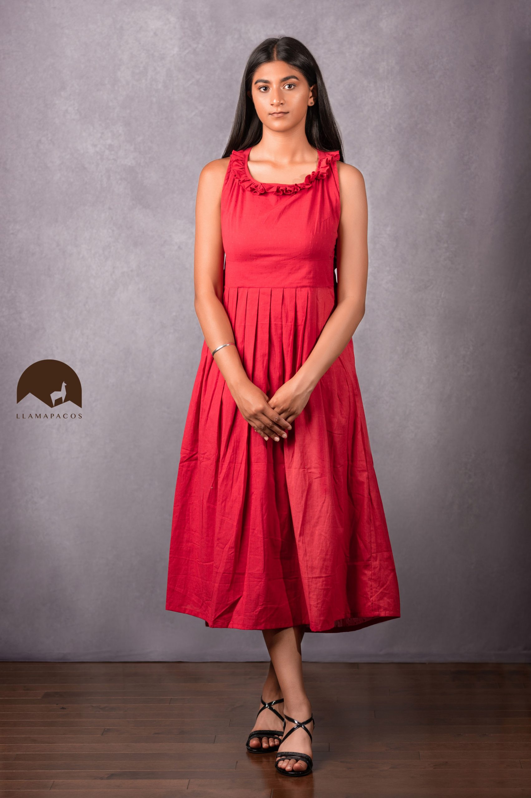 tic-tac-toe-red-swiss-dot-dress-with-back-detailing-llamapacos